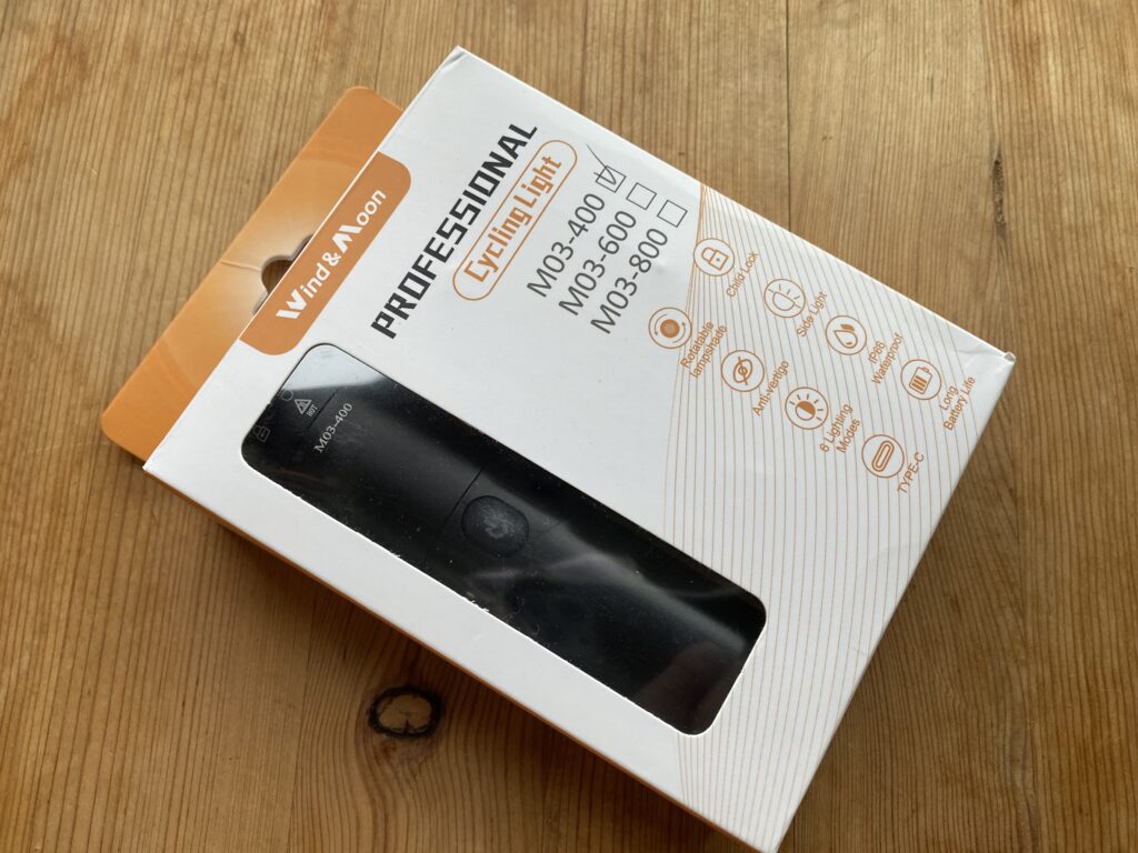 【ガジェット】Wind & Moon PROFESSIONAL Cycling Light M03-400 スマートなサイクルライト。│カレーライター はぴい オフィシャルサイト